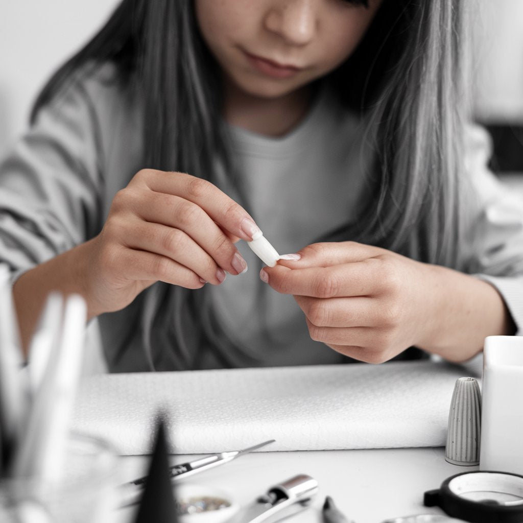 How To Get Press On Nail Glue Off Your Nails – Naillampled